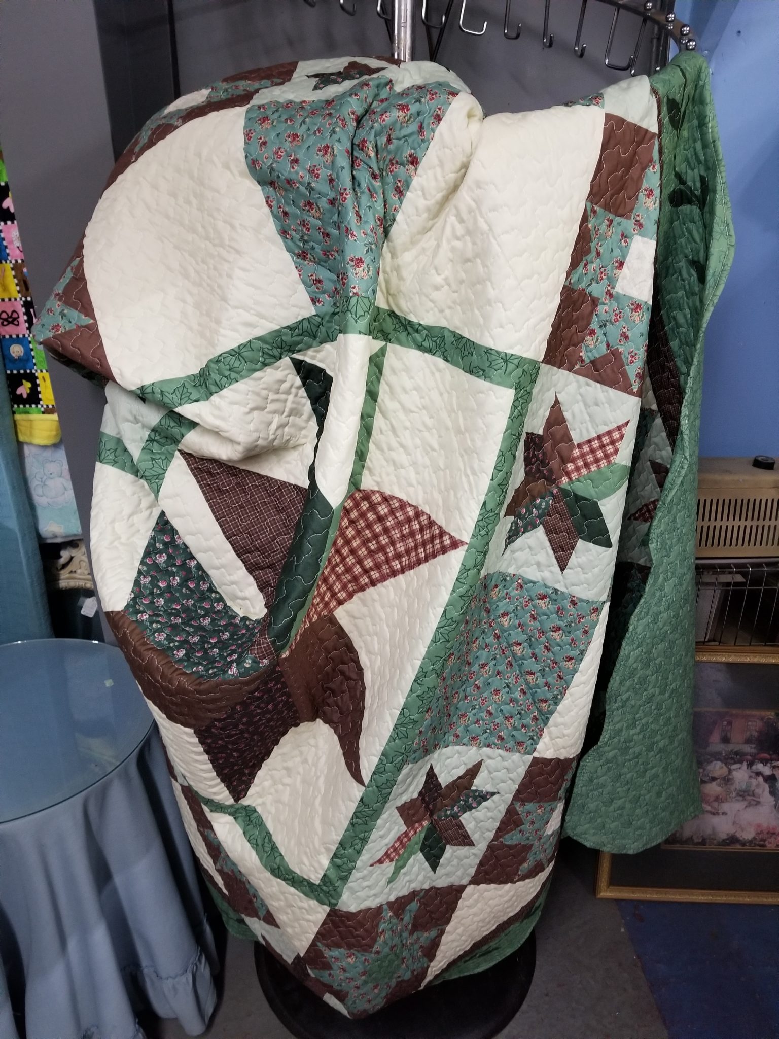 What You Need To Know About Amish Hand Stitched Quilts - Amish of Ethridge